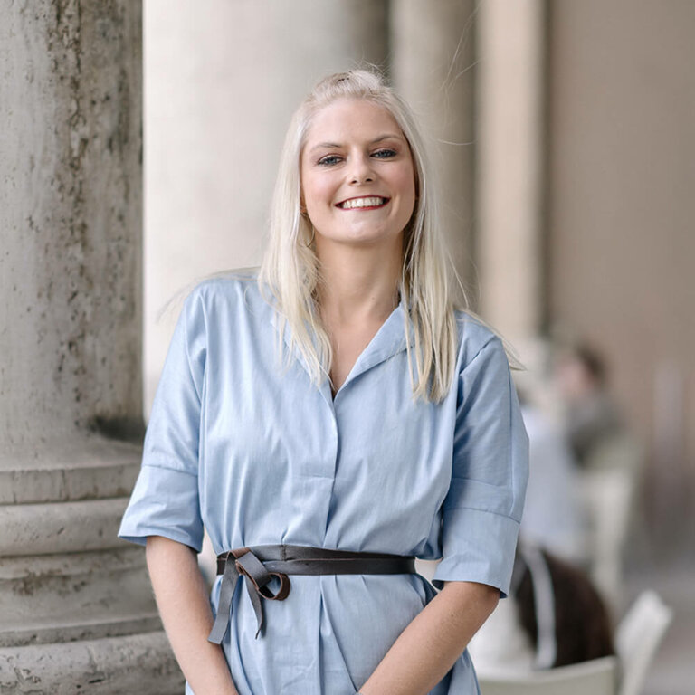 Kocsis-M. Brigitta karrier, business és vezetői coach.